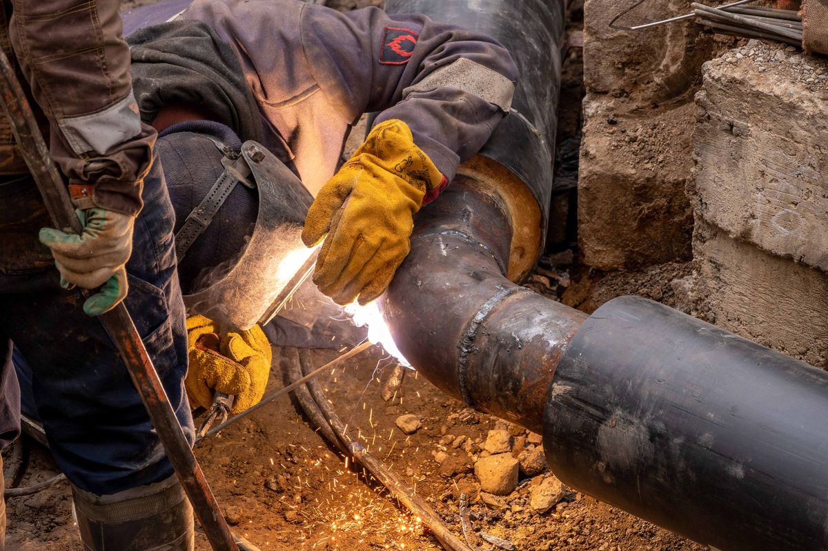 Plumber Wages 2026: $30.85/Hour Median, $52+ in Top States | Buildermuse