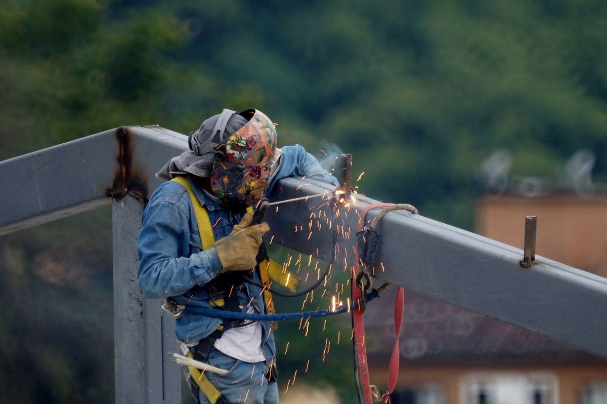 Welder Wages 2026: $32.85/Hour Average, Specialty Welders Hit $48 ...